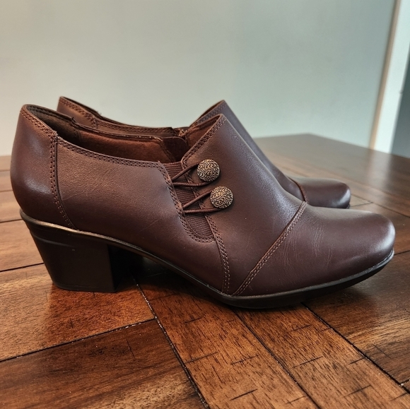 Clarks | Shoes | Clarks Emslie Warren Low Ankle Zip Up Bootie Size 85 ...
